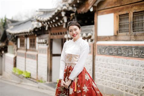 景福宮「西花韓服」線上預約！所有高級華麗韓服款式均一價！享免費編髮內裙