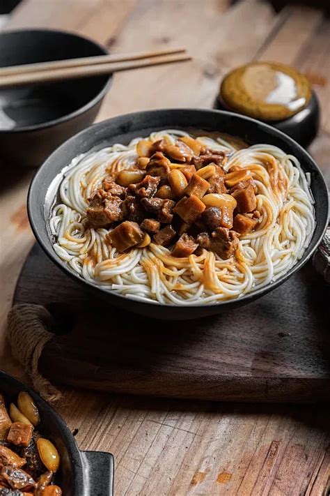 本帮八宝辣酱面图片下载