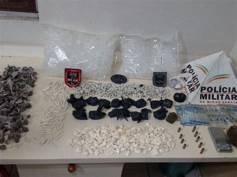 G1 Polícia Militar flagra dupla quase 480 pedras de crack em