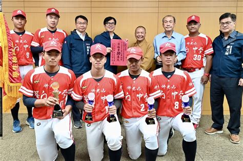 漾新聞陳其邁嘉勉普門中學棒球隊勇奪高中棒球運動聯賽硬式鋁棒組全國冠軍 漾新聞young News