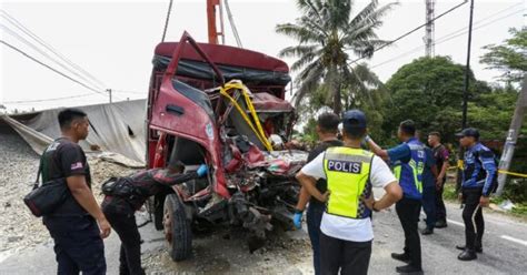 Tragedi FRU Hati Saya Hancur Isteri Pemandu Trak FRU Maklum Suami