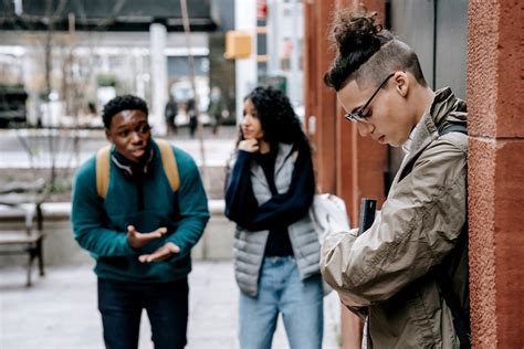 28 Reasons Why People Put Others Down With Expert Insights