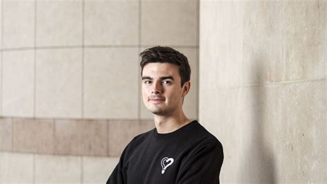 Twitch Le Youtubeur Hugo Travers à La Tête De La Chaîne Hugodécrypte