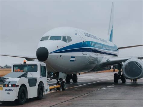 Decoración retro para un Boeing 737 de Aerolíneas Argentinas en su 70