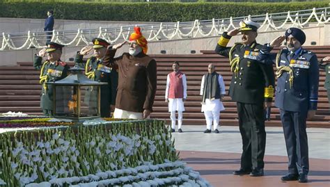 76th Republic Day Pm Modi Wears Yellow And Red Striped Safa With