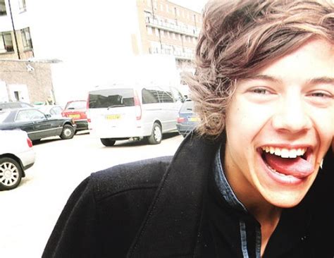 Louis Tomlinson Harry Styles paseó desnudo sobre un segway Rumberos