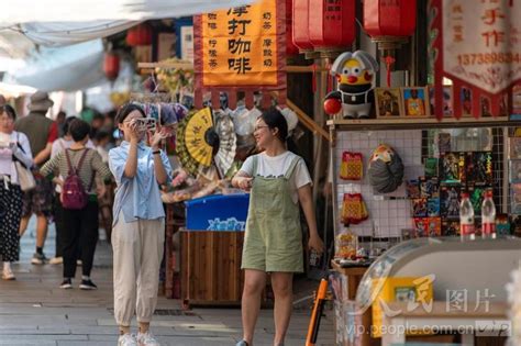 浙江金华：古镇早茶引客来 人民图片网