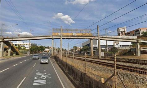 Carro De Passeio Bate De Frente Com Caminhão E Motorista Morre Na Br 040