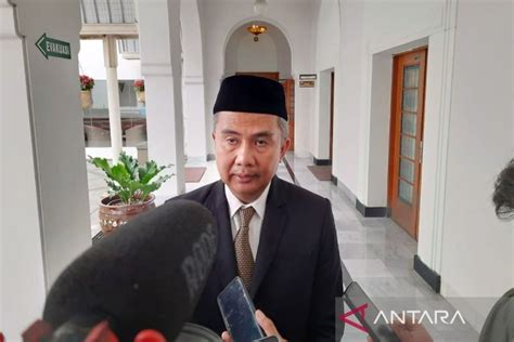 Pj Gubernur Jabar Minta Pemda Antisipasi Tumpukan Sampah Tahun Baru ANTARA News