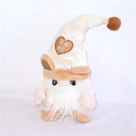 Hug Feel The Love Gnomies Quincey Geekedouttoys