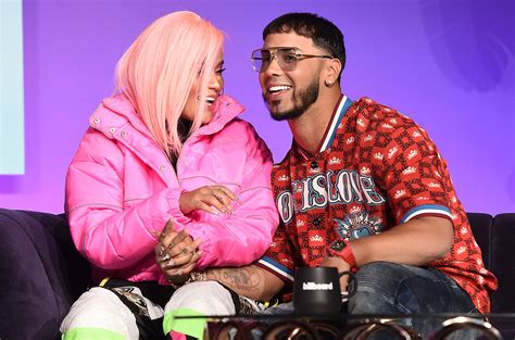 Karol G E Anuel Aa Lançam Clipe Caseiro De Follow” Confira Updatepop