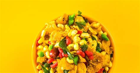 ड्राई फ्रूट्स से बना नमकीन चिवड़ा खाएंगे तो बार बार मांगेंगे स्वाद के