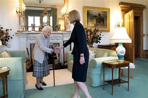 Reina Isabel Ii La Preocupación De La Realeza Y De Liz Truss Sol