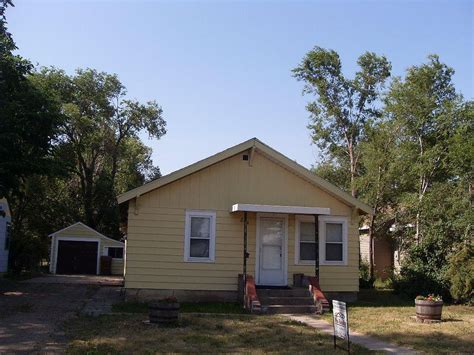 864 7th St Sw Huron Sd 57350 Zillow