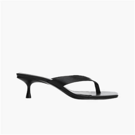 40 Incredibly Chic Pairs Of The Best Thong Sandals To Slip Into This