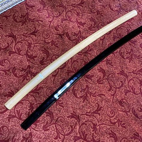 模造刀 黒と白の木鞘大刀2本セット メルカリ