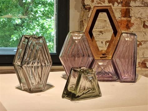 «Фальконье Архитектура света — выставка стеклянных кирпичей Скрипка Энгра об искусстве Дзен