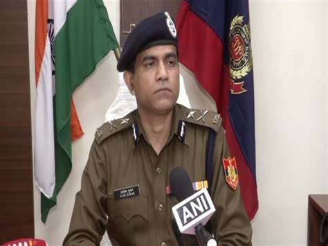Police Embedded Road Spikes Concretised Jersey Barriers At Ghazipur