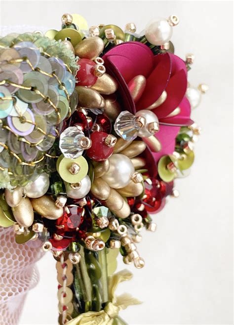 Брошь ручной работы Букетик цветов купить с доставкой по выгодным ценам в интернет магазине