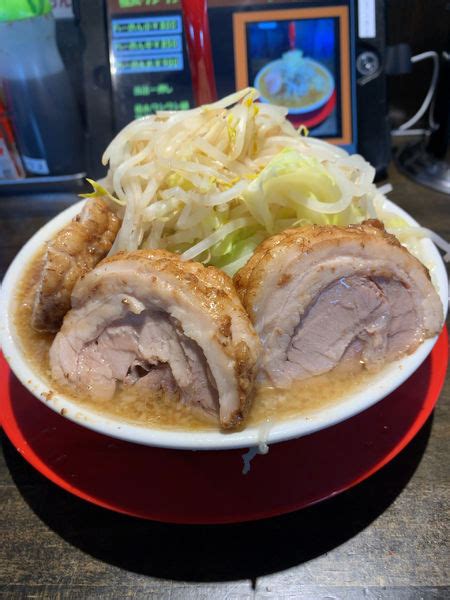 『中ラーメン豚二枚』麺と飯 トンじろのレビュー ラーメンデータベース