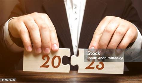 Tekateki Kayu Dengan Tulisan 2023 Menetapkan Tujuan Dan Sasaran Untuk