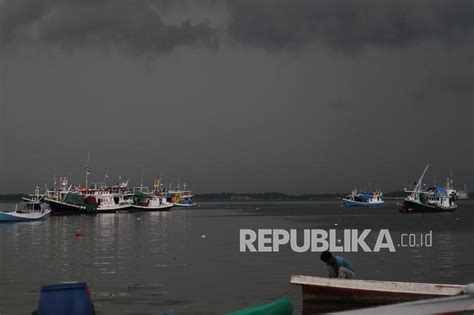 BMKG Gelombang Laut Meter Melanda Perairan Sumut Sumbar Republika Online
