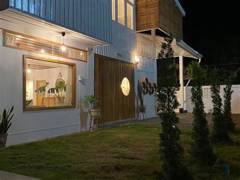 ชมไอเดีย “รีโนเวทบ้านไม้เก่า 30 ปี” เน้นความโดดเด่นด้วยเฟอร์นิเจอร์หวาย และไม้สักแท้