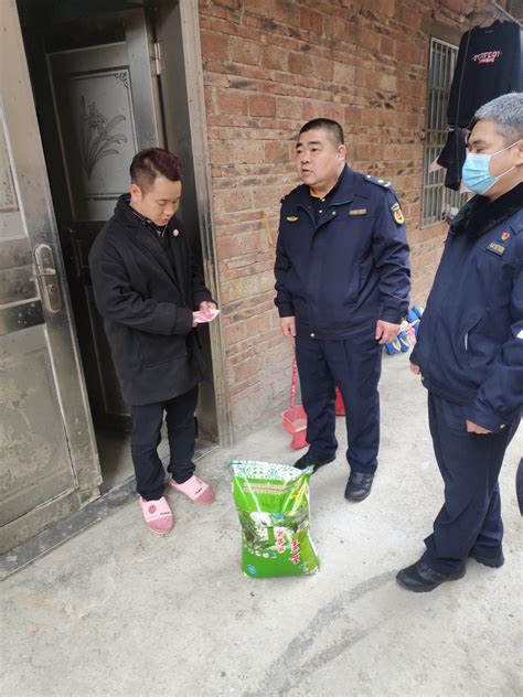 县城管局组织党员干部下乡走访慰问脱贫户 连南瑶族自治县政府门户网