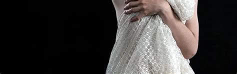 青春期：男孩和女孩的性健康教育海报 2 金海报 Goldposter