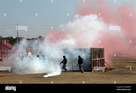 Iraqi Federal Police Graduates Demonstrate Their Skills During Their