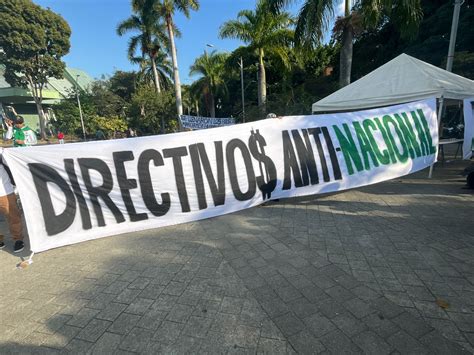 AsÍ Fue La Protesta De La Hinchada De Nacional 10sports
