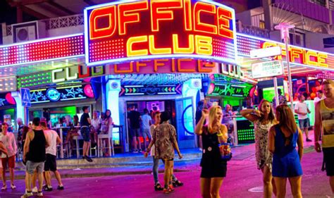 Mallorca Rolls Out New Fines For Tourists Drinking In The Street