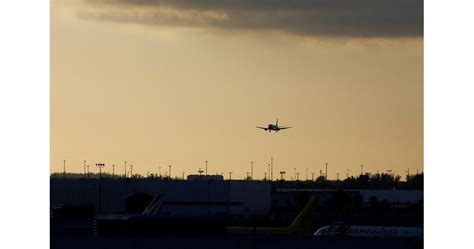 Проливни дъждове затвориха летището в Маями Видео