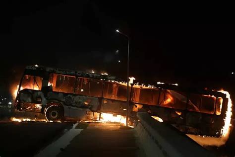 Vandalismo bolsonaristas tentam invadir PF e queimam ônibus em
