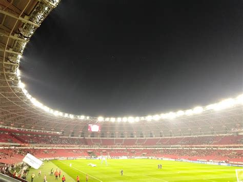 Avalia Es Sobre Lance De Craque Campo De Futebol Em Porto Alegre Rio Grande Do Sul