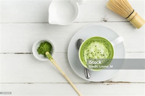 녹차 플랫 보기 위에서 흰색 배경에 Matcha 라 떼 컵 마카차에 대한 스톡 사진 및 기타 이미지 마카차 라떼 컵