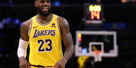 Lakers In ‘sty Place As Lebron James Bolts Locker Room After Ugly