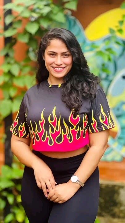ලස්සන රූපයක් හිමි ලංකාවේ දැනට ඉන්න ලස්සනම නිලියක්😍🧚 Sorts Shorts