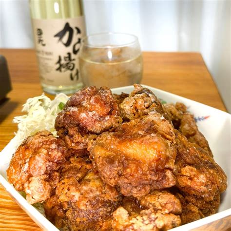 気になってた田苑酒造「から揚げ専用焼酎」。ソーダ割りで飲んだらほんのりバニラのような甘みがあって、レモンをキュっと搾ったジューシーな唐揚げと