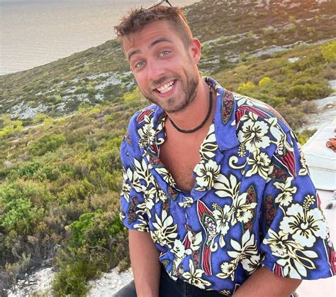 Χαμός με τον Fipster στο Tiktok «27 χρονών και ζεις ακόμη με τα λεφτά