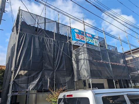 外部改修工事してます。