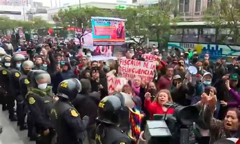 Simpatizantes del presidente Castillo arremeten contra la prensa frente al Ministerio Público ATV