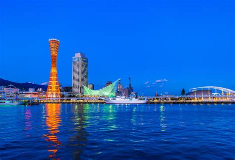 효 고 현 일본11 월 24 일 2017 Japankobe 하버 랜드의 고베 항구 고베의 포트 지역 해안가 쇼핑 및 엔터테인먼트