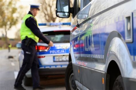 Napad na bank we Wrocławiu Policja prosi o pomoc RMF 24