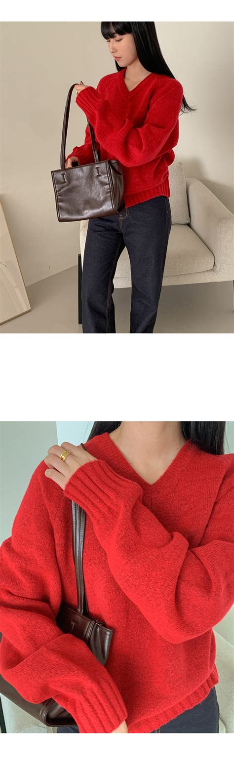 바니 루즈핏 브이넥 니트