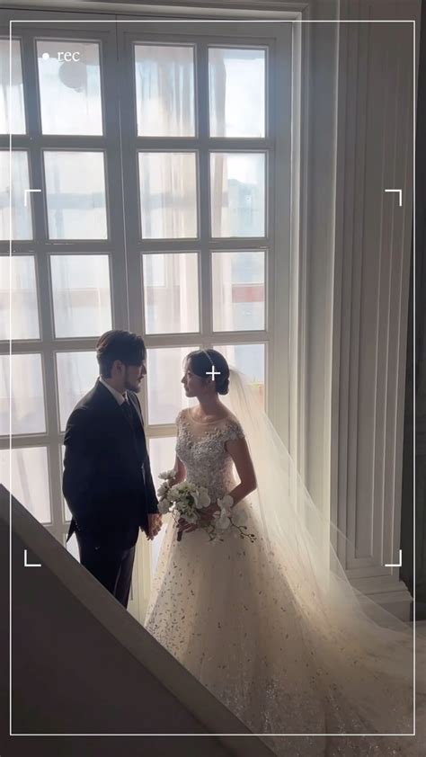 이민영플래너 부산 웨딩플래너ღ • W웨딩 애정하는 두분 사진 올리기 전 영상 먼저🖤 화기애애한 촬영장 분위기작가님의 열정 모두 최고 Via