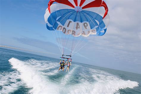 Everything You Need To Know About Parasailing For The First Time