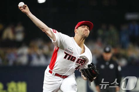 한국시리즈 1차전 선발로 나선 Kia 네일 뉴스1