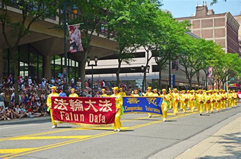 費城獨立日遊行 法輪功連續18年受邀參加 真善忍 腰鼓隊 美國獨立日 大紀元