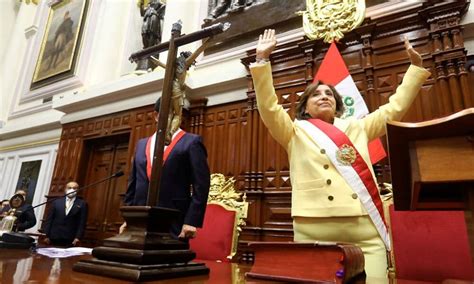 Dina Boluarte Asume Como La Primera Presidenta Del Perú